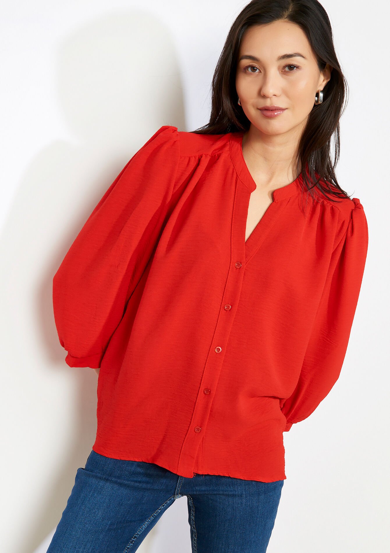 Vloeiende blouse met V-hals | LolaLiza