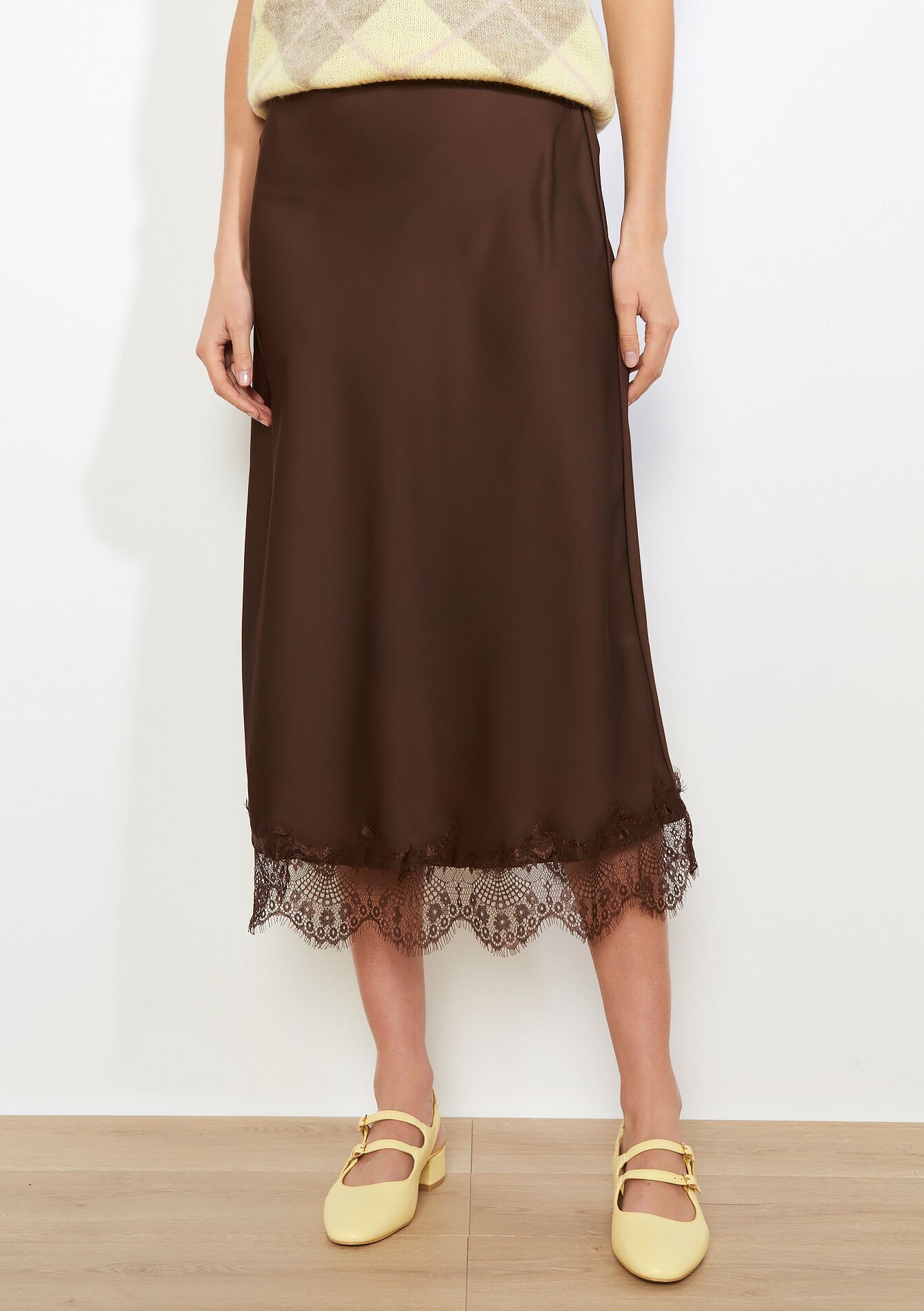 Satijnen midi-rok met kant | LolaLiza