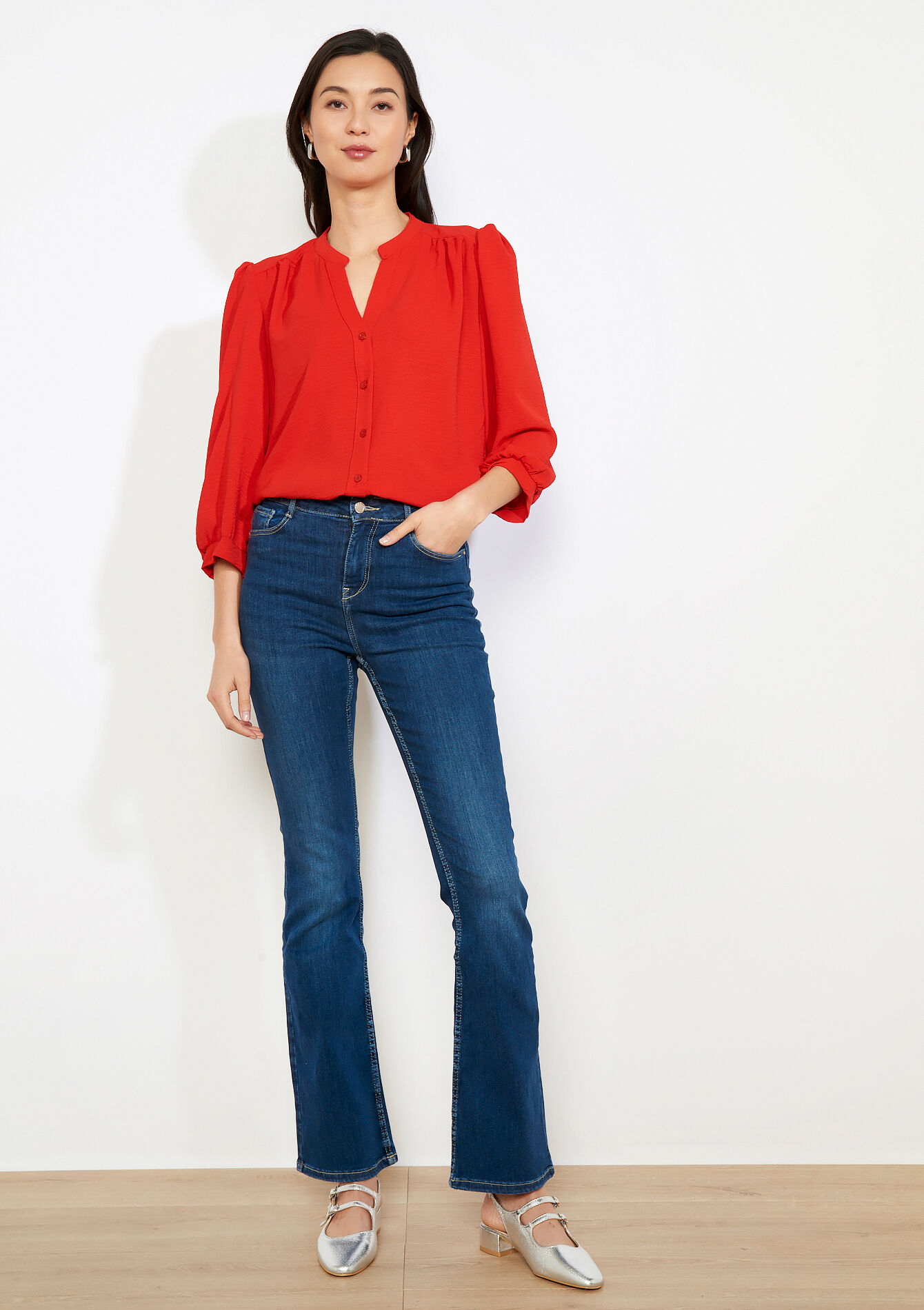 Vloeiende blouse met V-hals | LolaLiza