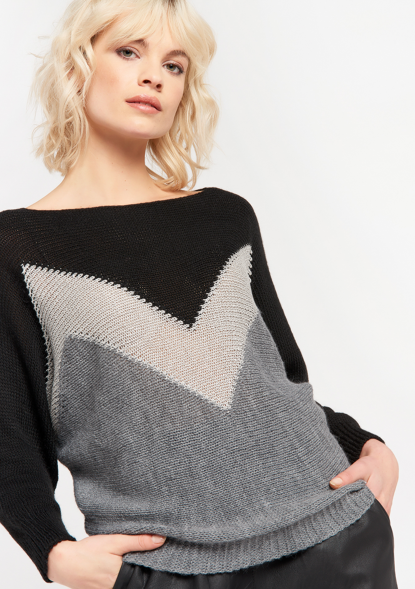 Sweater with batwing sleeves - LolaLiza